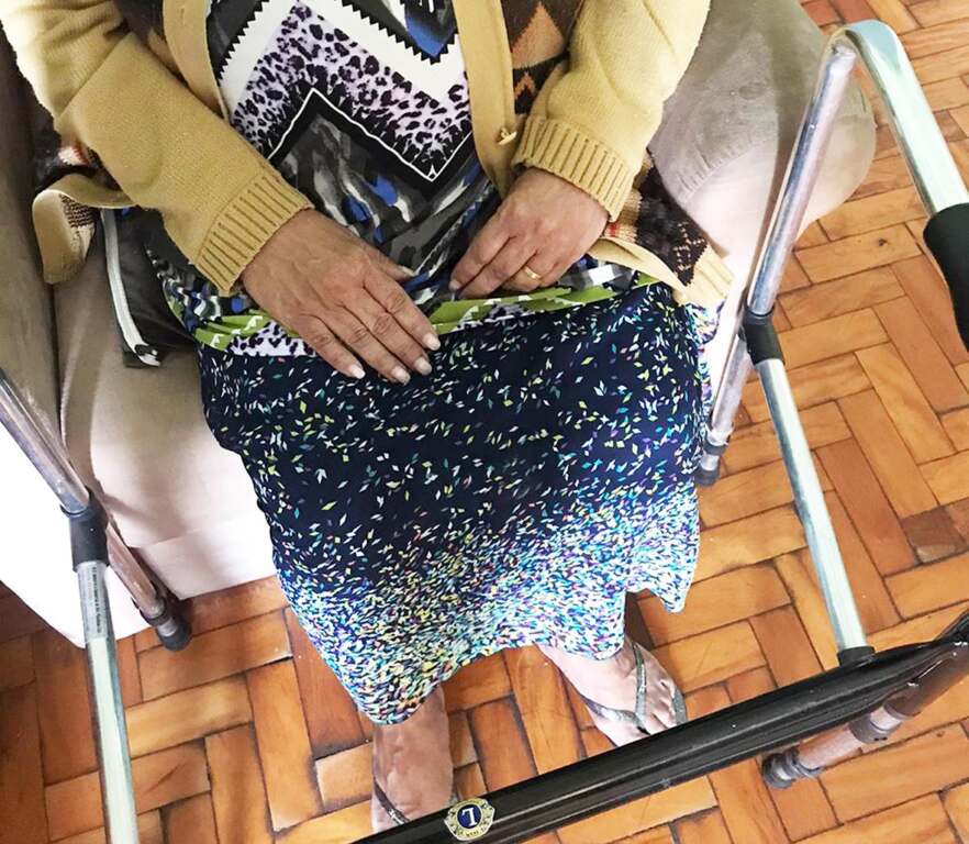 Com Suspeita De Fratura Idosa Espera Há 10 Dias Por Tomografia E