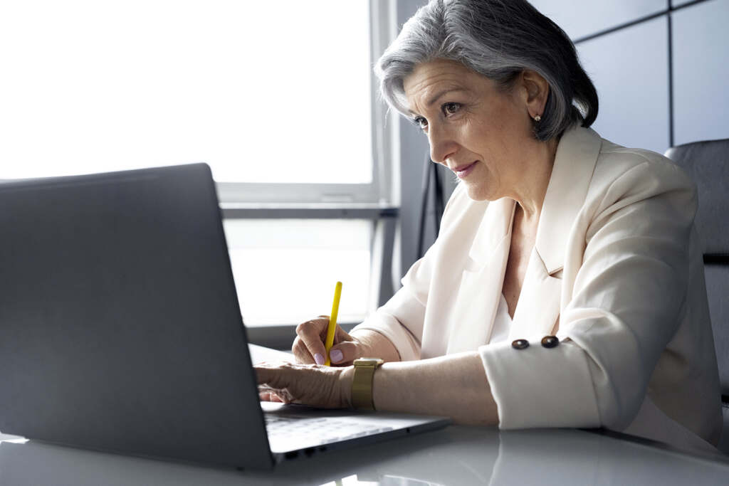Brasil registra aumento no número de trabalhadores ativos acima de 60 anos Brasil registra aumento no número de trabalhadores ativos acima de 60 anos